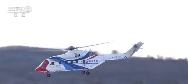 亮点速览！我国自主研制的大型民用直升机AC313A完成首次高寒试飞_新闻频道_中国青年网